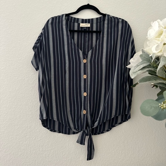 Universal Thread | Tops | Universal Thread Button Down With Knot | Poshmark